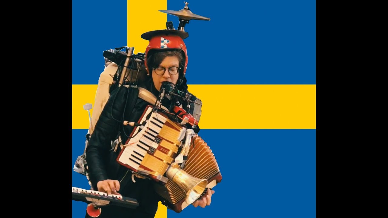 BEST ONE MAN BAND BUSKER DOES STAR WARS THEME IN MANCHESTER. - YouTube