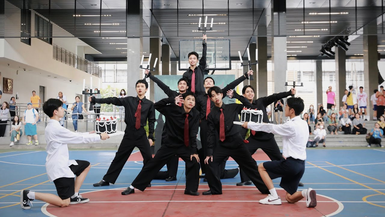 SD55 Blue Cheerleader | Vampire 💙🧛 (side view) - YouTube