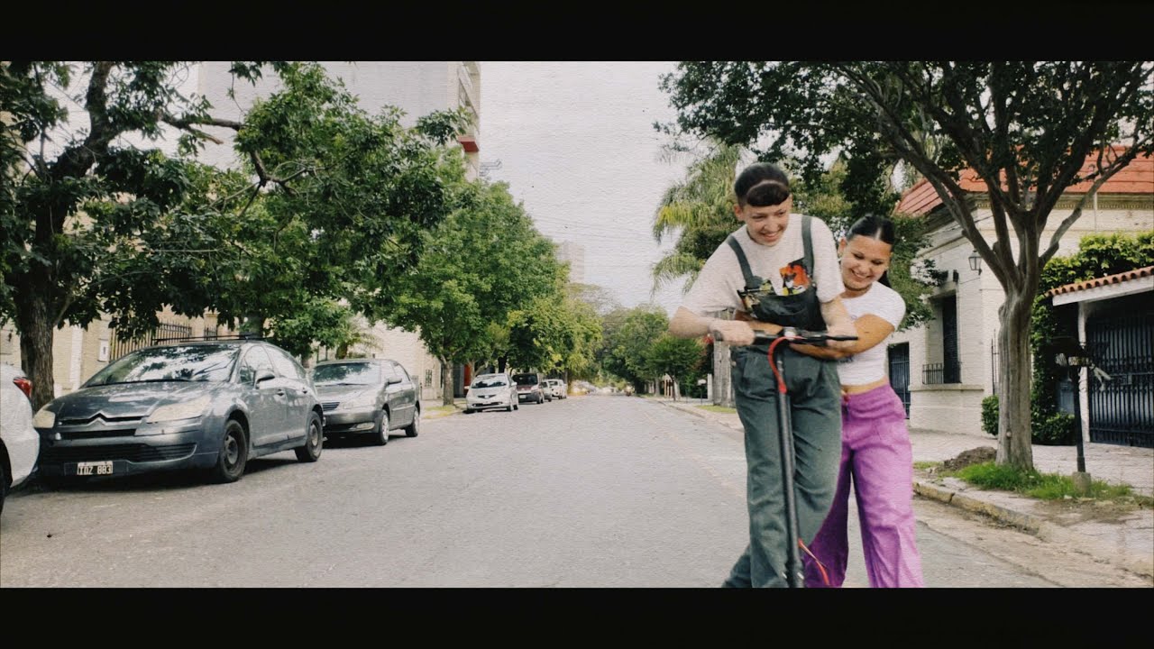Malta Caramelo - Emily (Videoclip Oficial) - YouTube