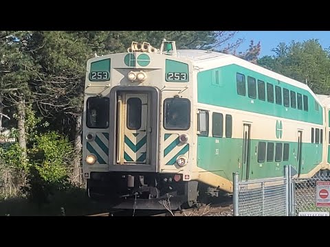 GO Transit 253 at Timothy Street! - YouTube