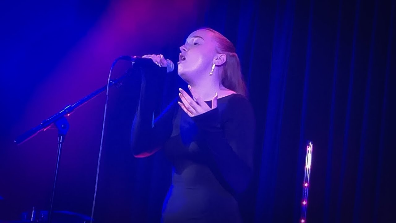 Elle Cato & Guests featuring Hollianne - Vampire - YouTube