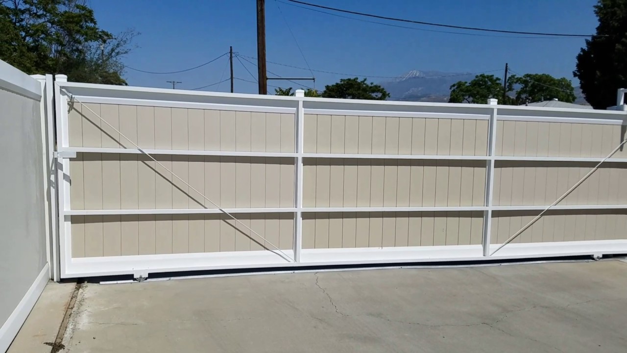 Vinyl gate with steel frame - YouTube