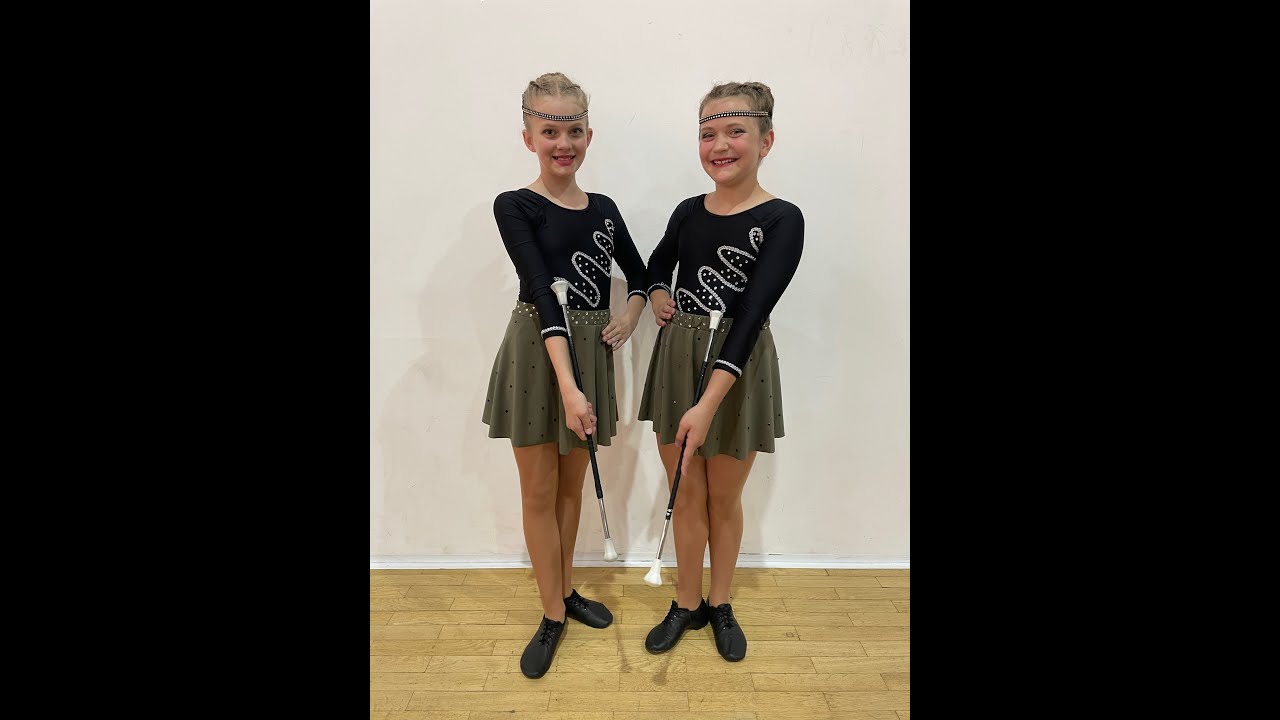 DDM Stonožka Nová Paka - Baton Cadet duo-trio - Emča a Verča 2022 - YouTube