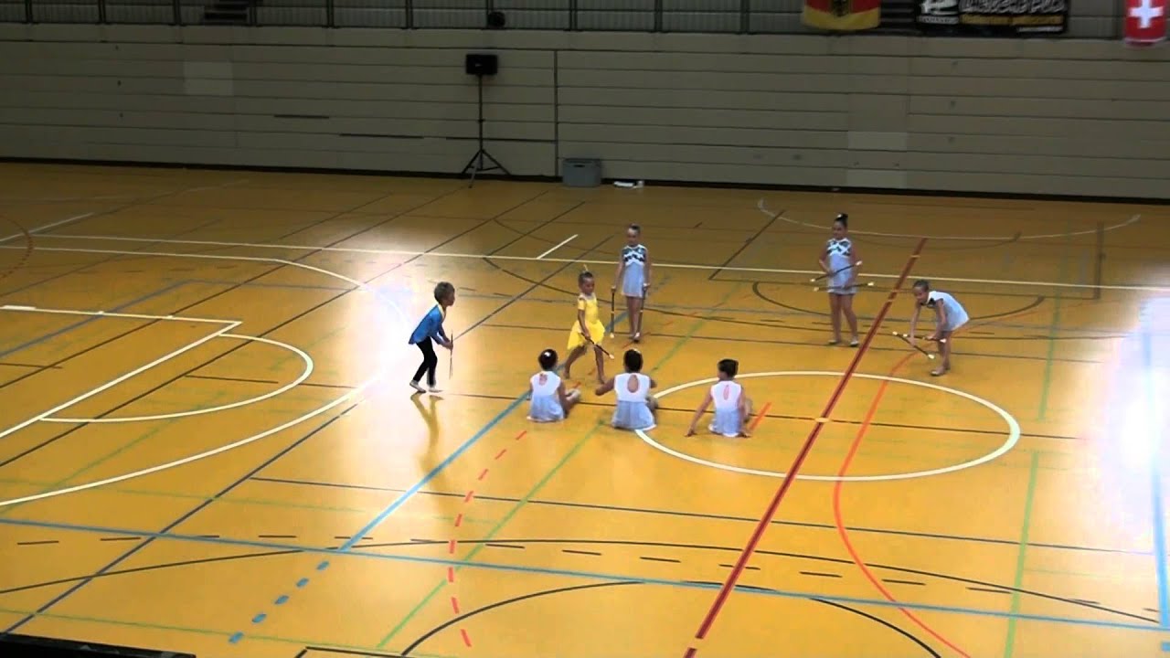 Formation Mini Twirl - YouTube