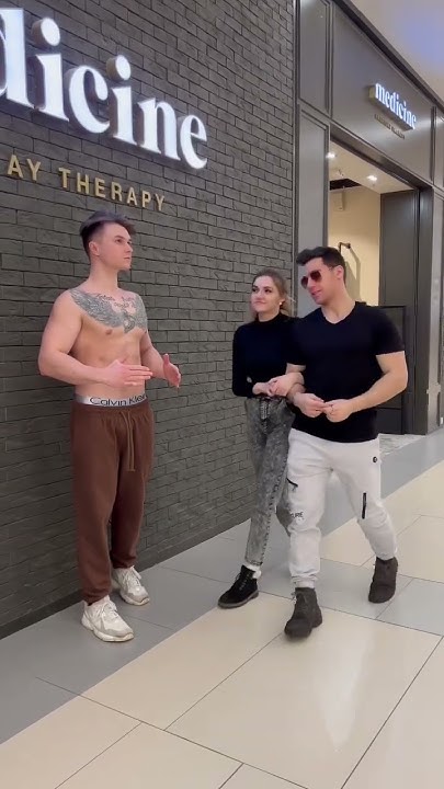 Качок притворился манекеном🤣😂 - YouTube