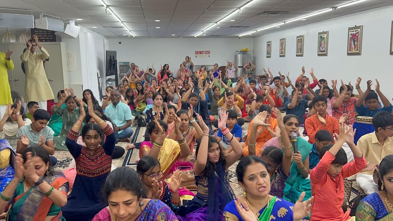 Vibrant Mahamantra Chanting - Mahamantra Mass Prayer ! - YouTube