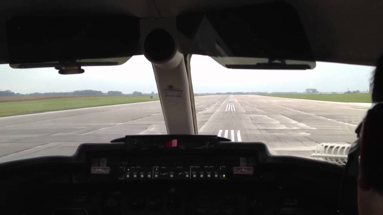 Full Power Static Take-Off in a Lear 35 - YouTube