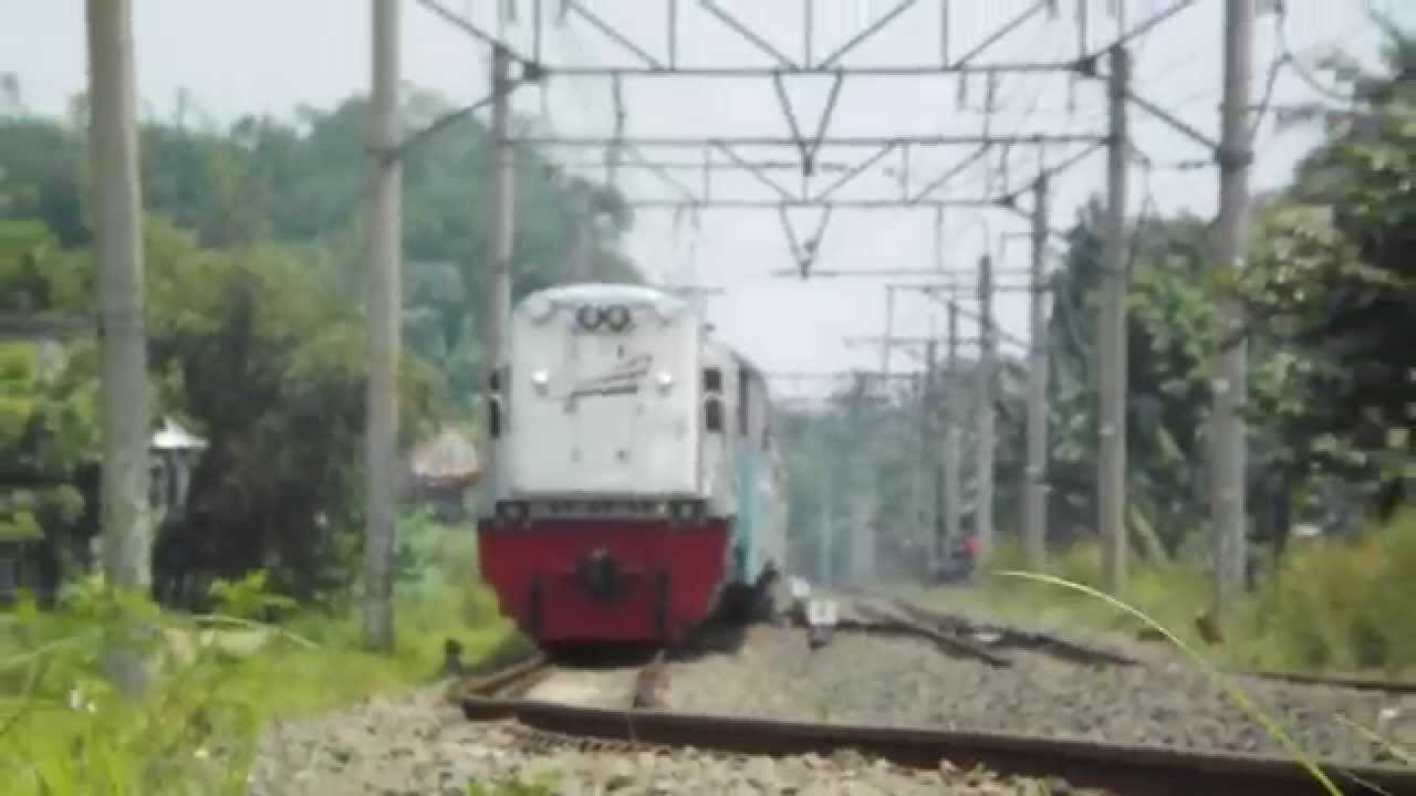 Kereta Api Krakatau Express - YouTube