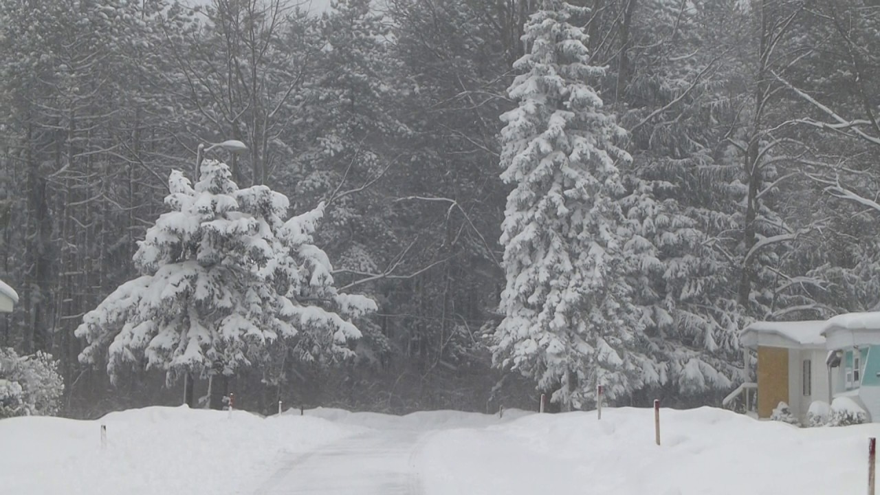 Snow a plenty in Chardon, Ohio. - YouTube