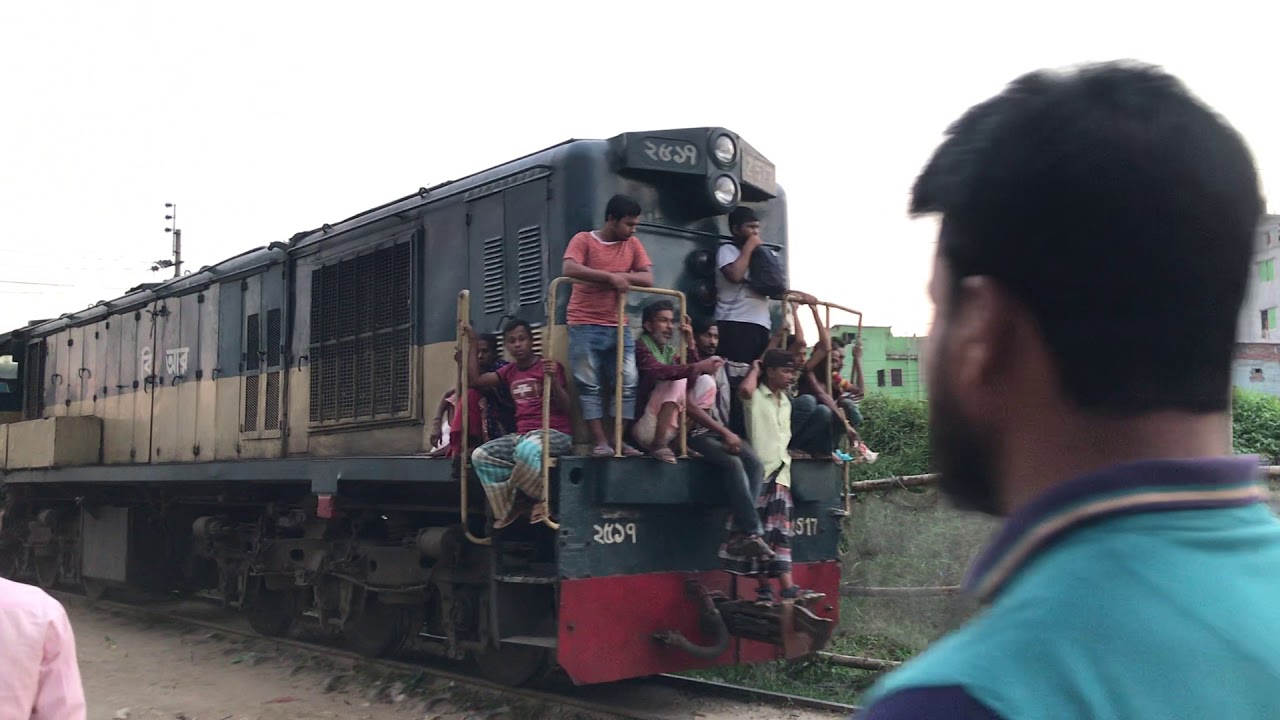 The Train ।। Bangladeshi Train ।। Fatullah Train Station ।। Dhaka Route ...