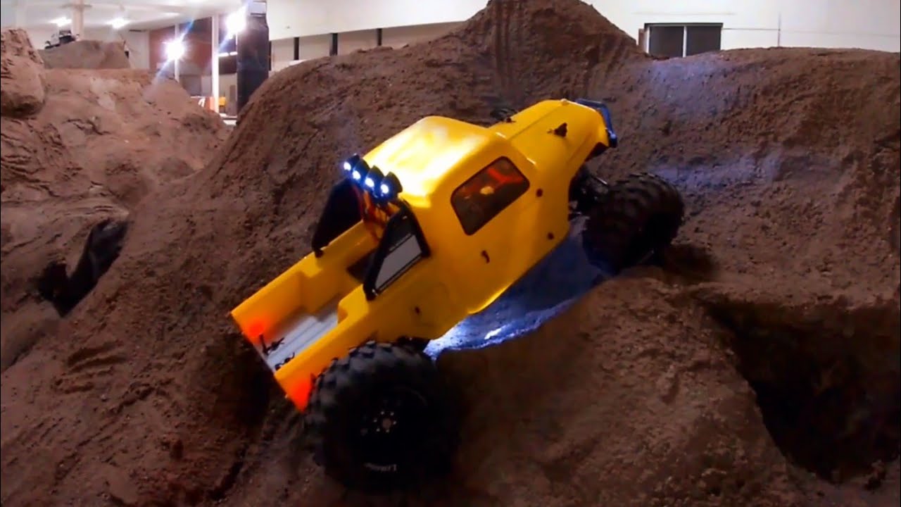 Ecto V Hunter RC Indoor Crawler Track!!! @rcuintheshed6981 - YouTube