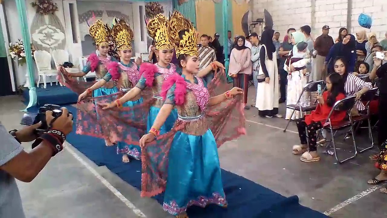 Upacara Adat Sunda | Lengser + Tari Badaya - YouTube