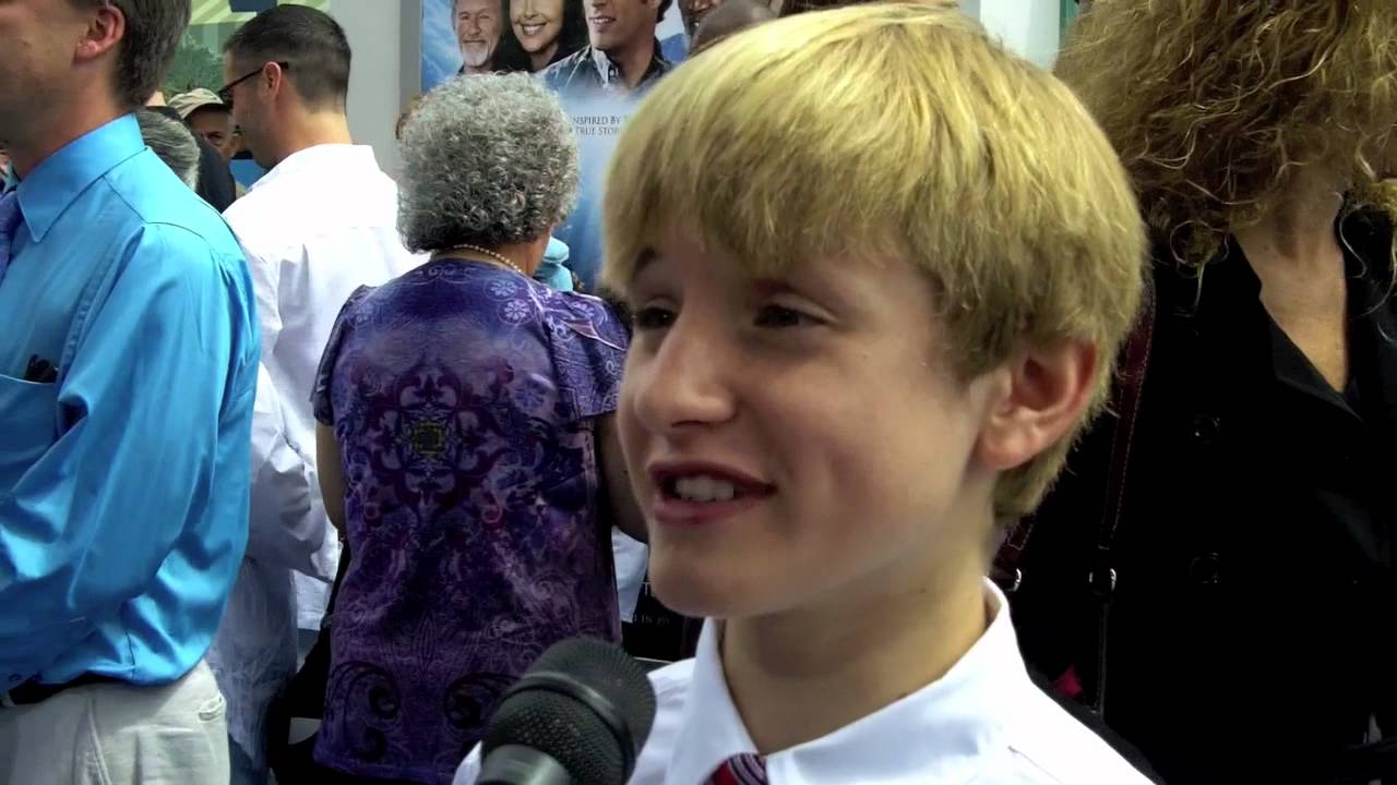 Nathan Gamble: "Dolphin Tale" Premiere Interview - YouTube