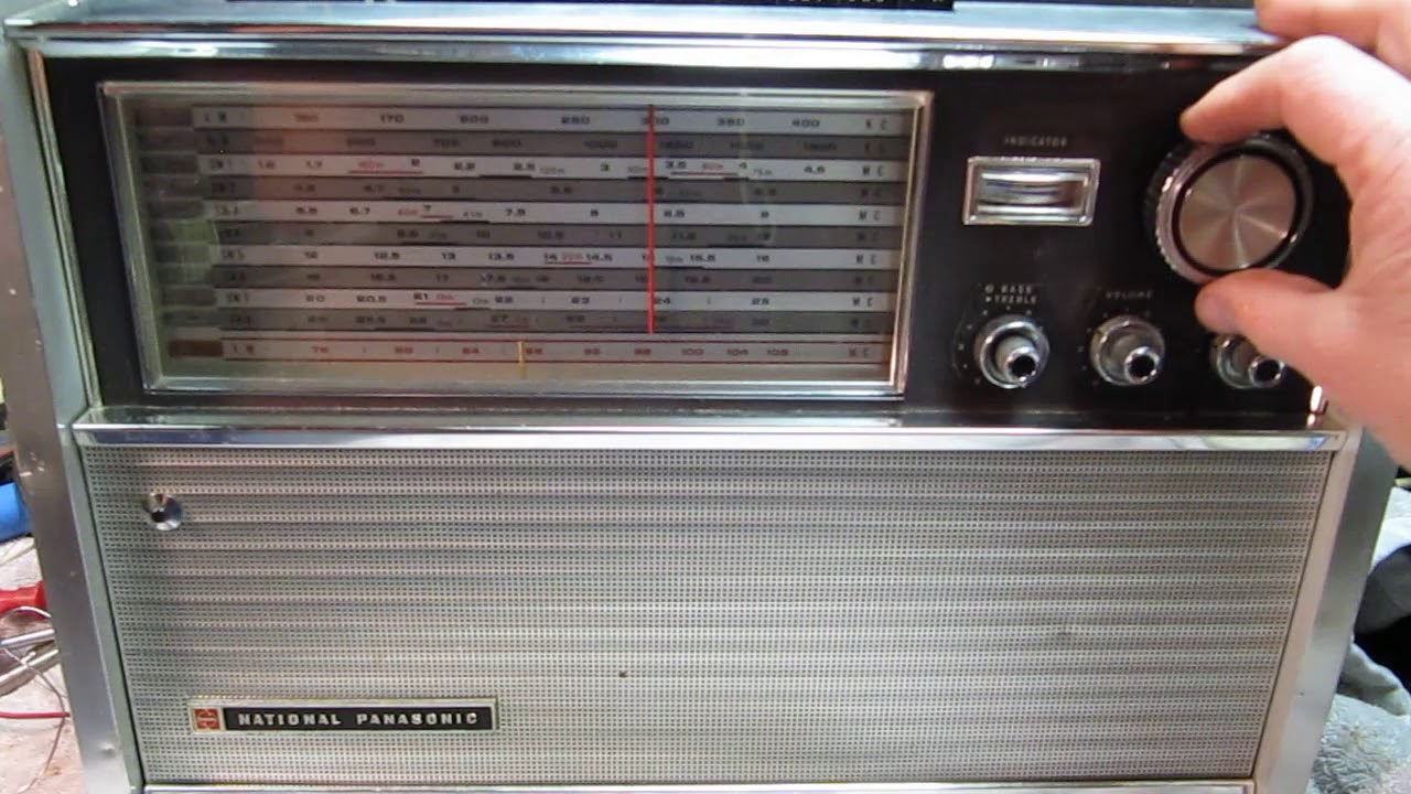 Panasonic RF-5000 portable(?) radio - YouTube