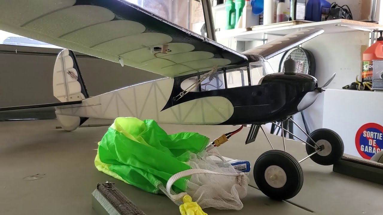 Simple RC Parachute Drop Mechanism - YouTube