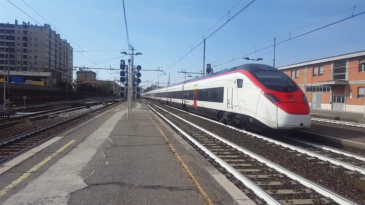 GIRUNO SBB CFF FFS treno in transito in doppia composizione a Milano ...