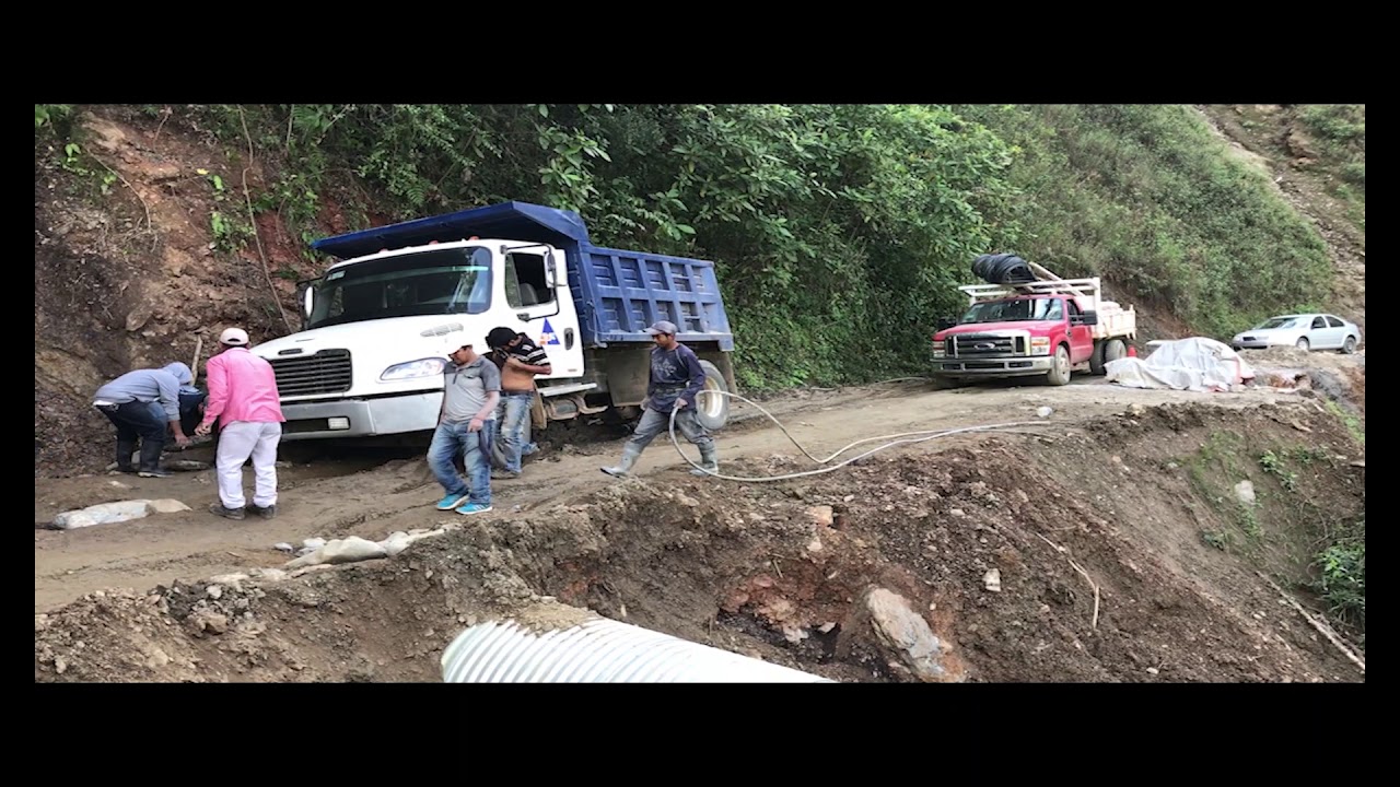 VOLTEO ATASCADO EN EL LODO MIRA COMO SALE - YouTube