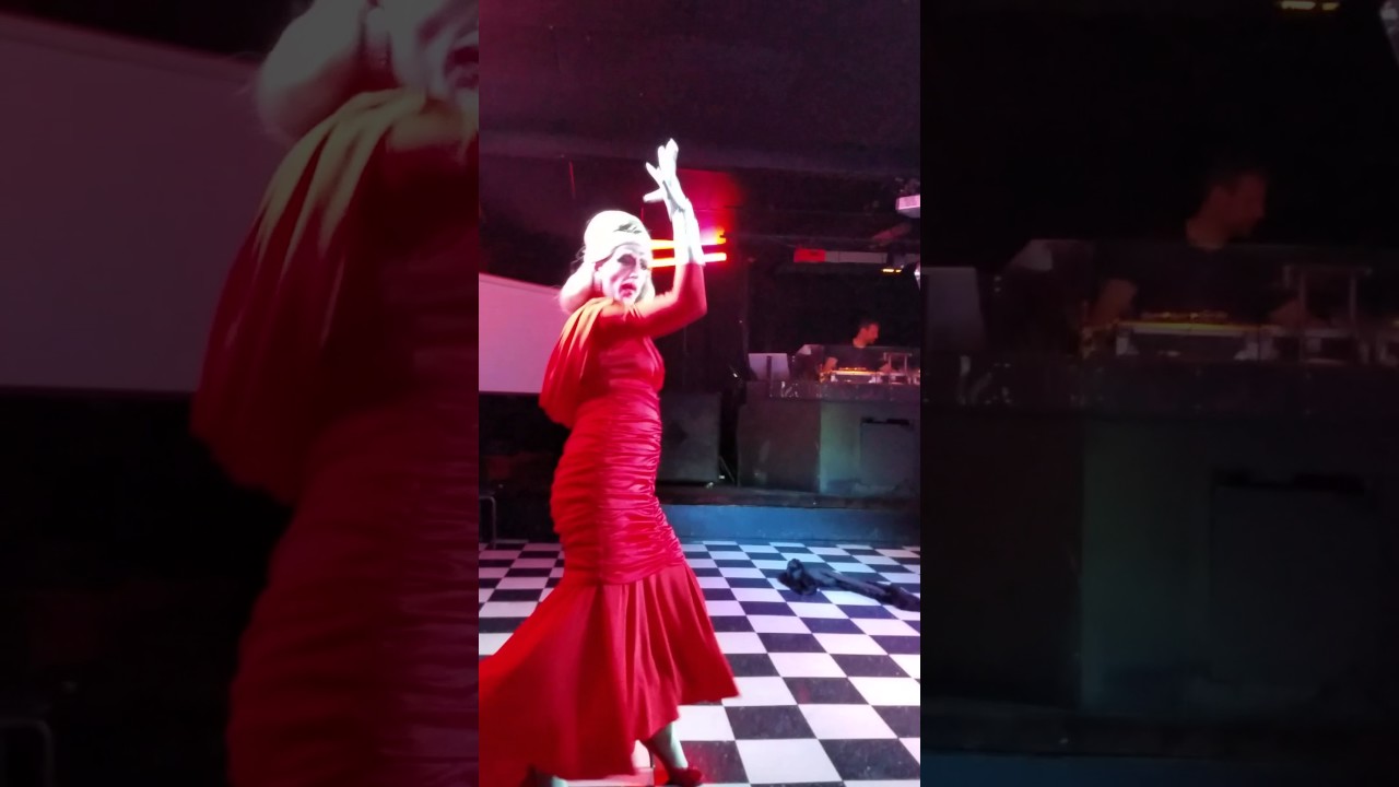 MALIENA Bitchcock performing As the Countess from american horror story ...