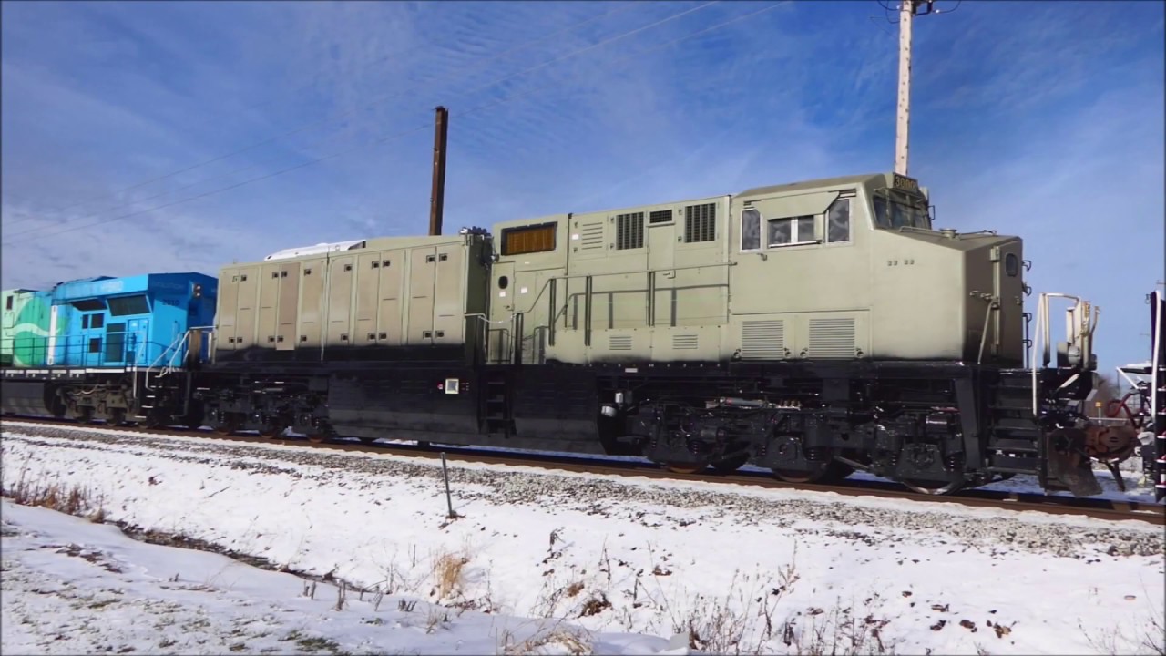 First look at the Wabtec GECX battery powered locomotive video - YouTube