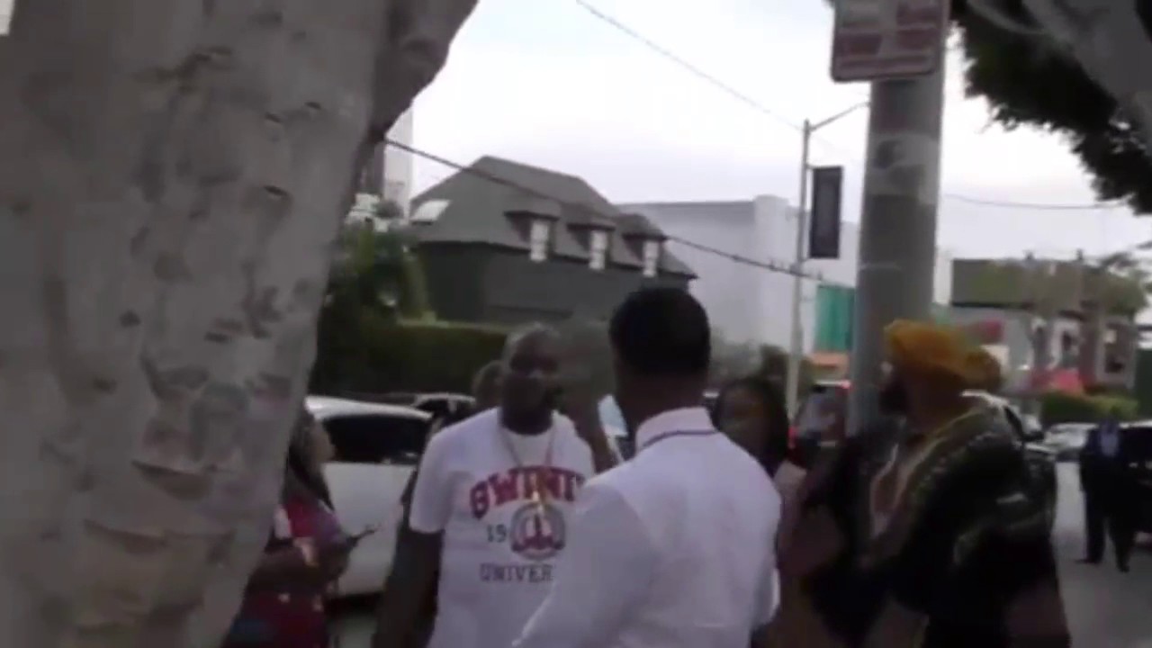 Meek Mills Entourage Jumps Safaree! - YouTube