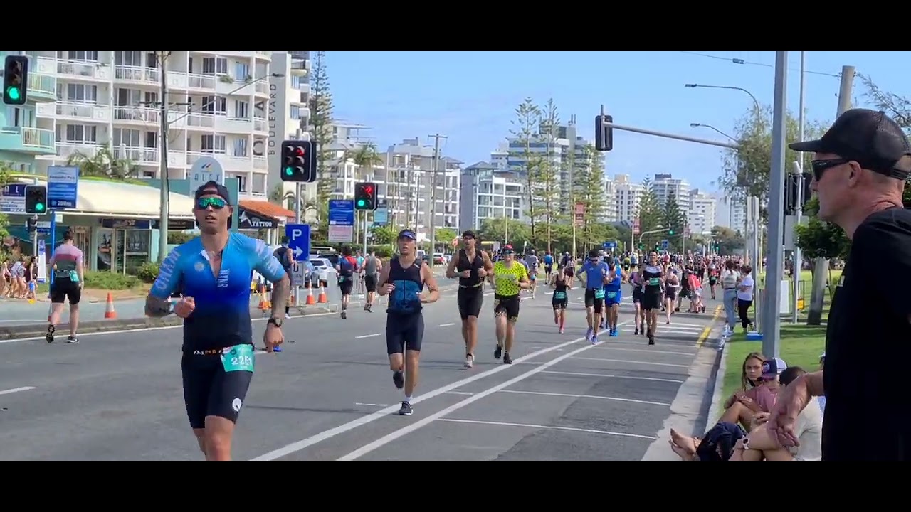 2022 Mooloolaba Triathlon More than 4,000 competitors - 1.5km swim ...