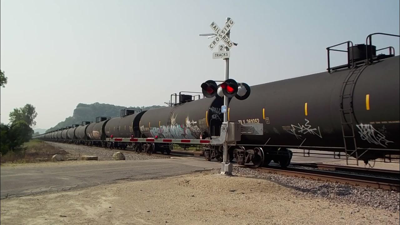 BNSF 3814 w/loaded oil 7/11/21 - YouTube