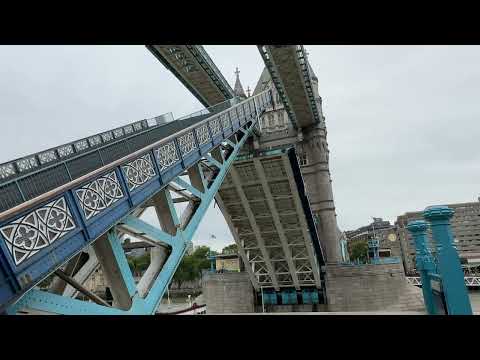 London Tower Bridge Opening and Closing - YouTube