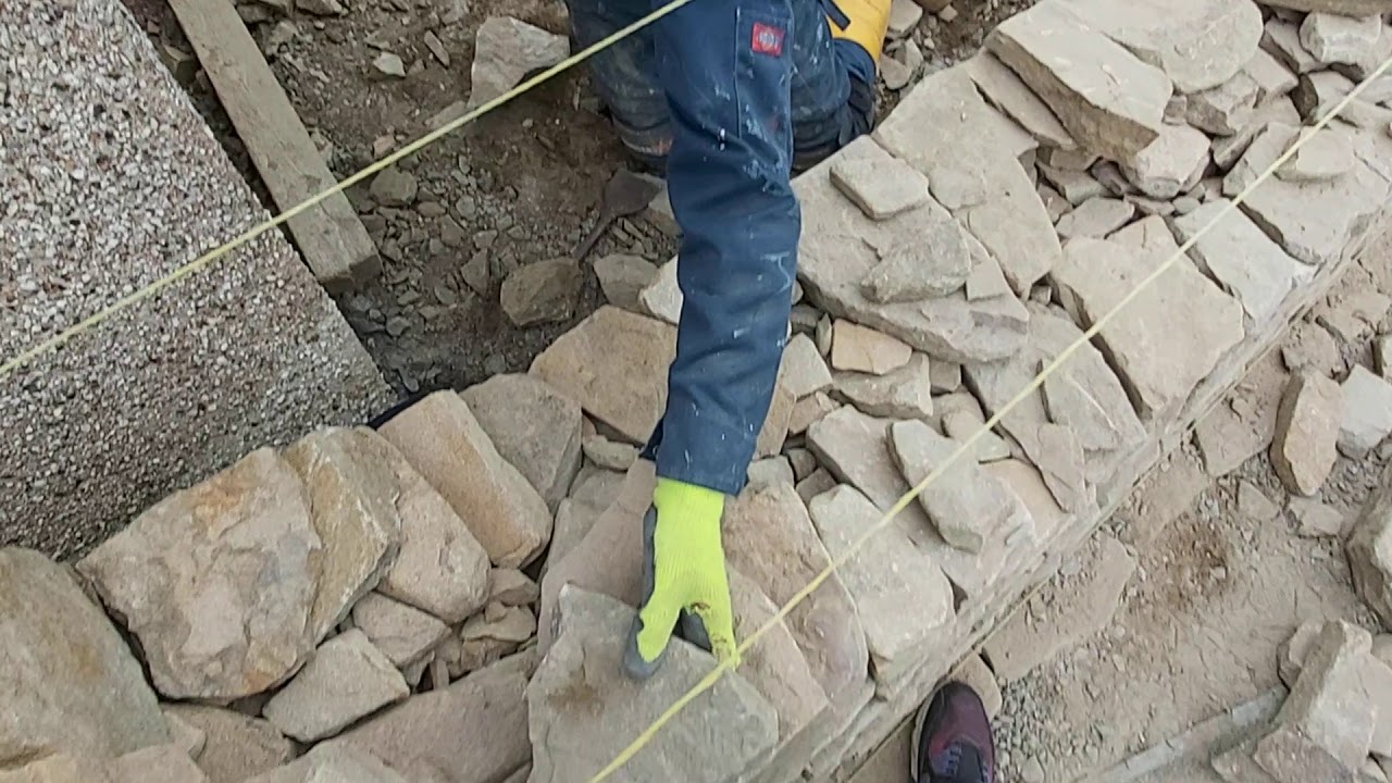 Splitting and notching a stone - YouTube