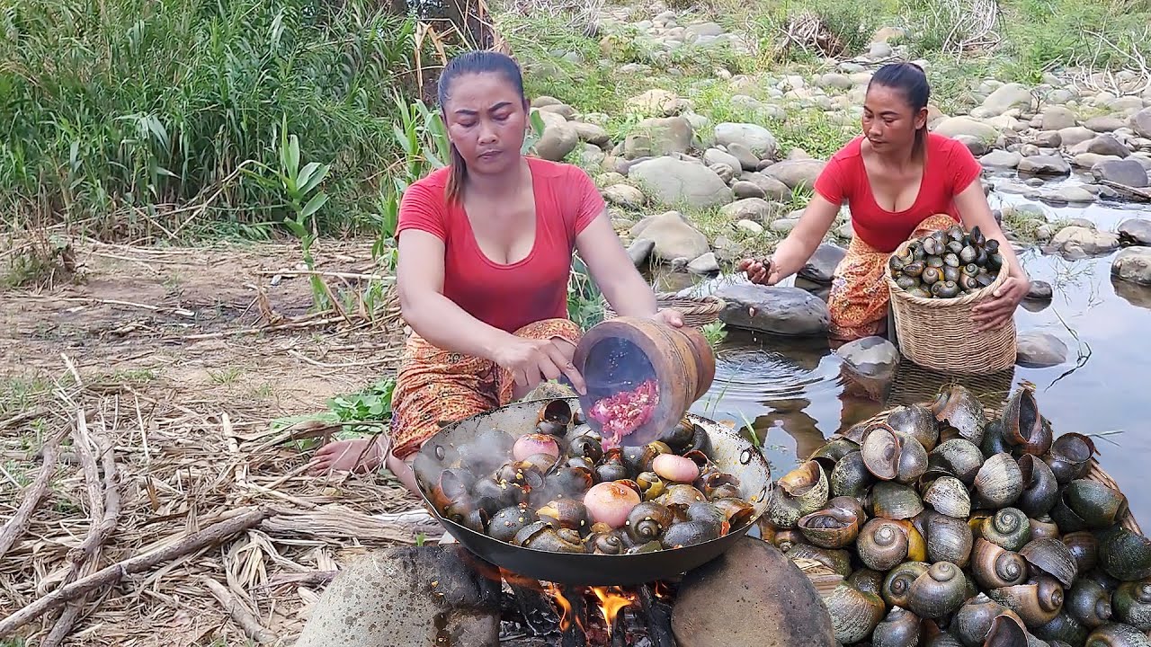 Delicious natural food, easy to find and cook, Snails curry yummy - YouTube