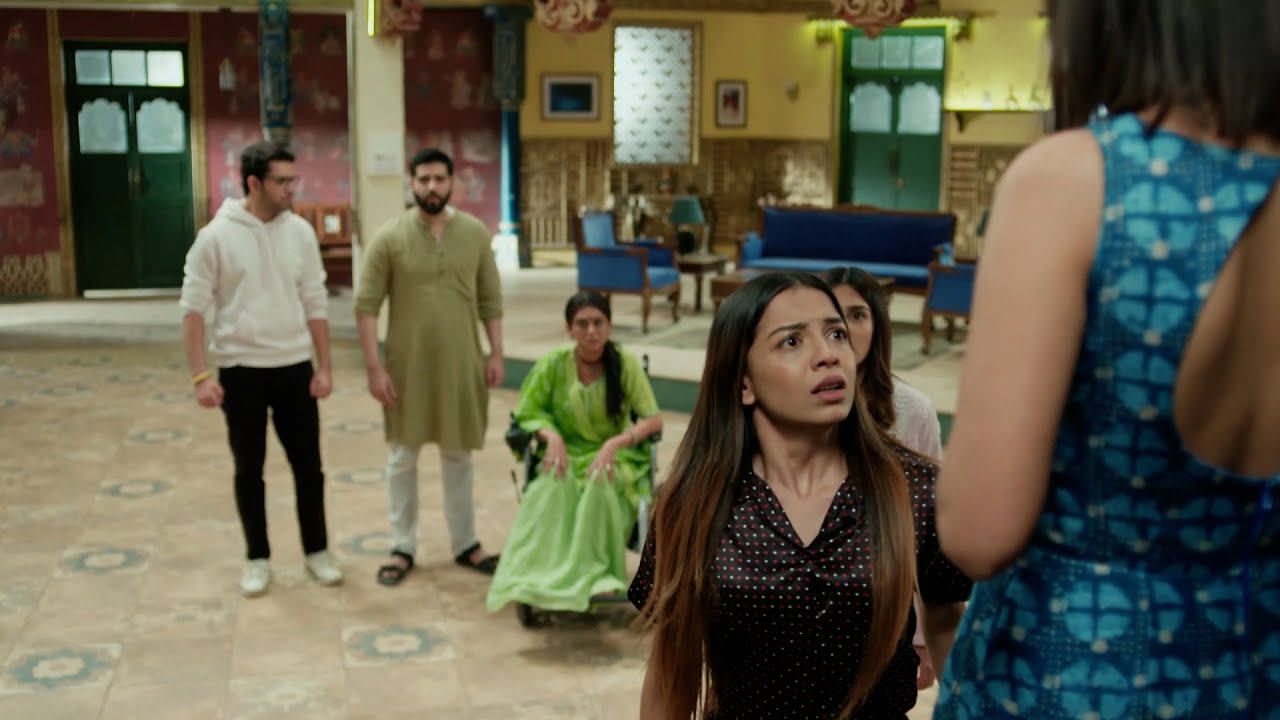 Pandya Store: Shweta gives a shocker to the Pandya family - YouTube