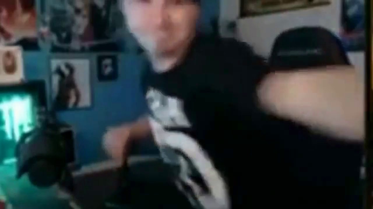Summit punching his monitor for 1 hour - YouTube