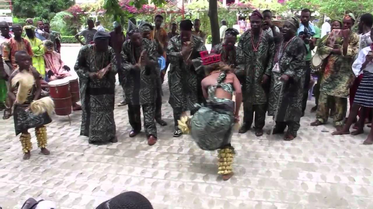 Nigeria: traditional dance and drums - YouTube
