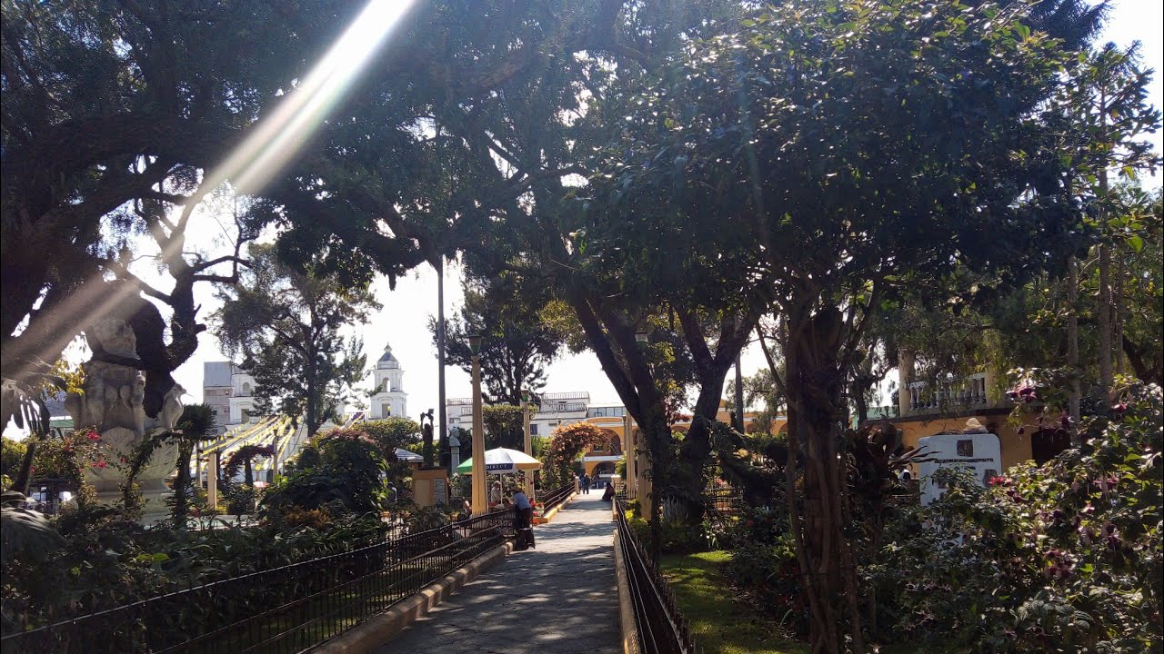 Paseo por el jardín del parque de chimaltenango Guatemala 🇬🇹🙂🌹🍁🌿🌼🍂🌹 ...