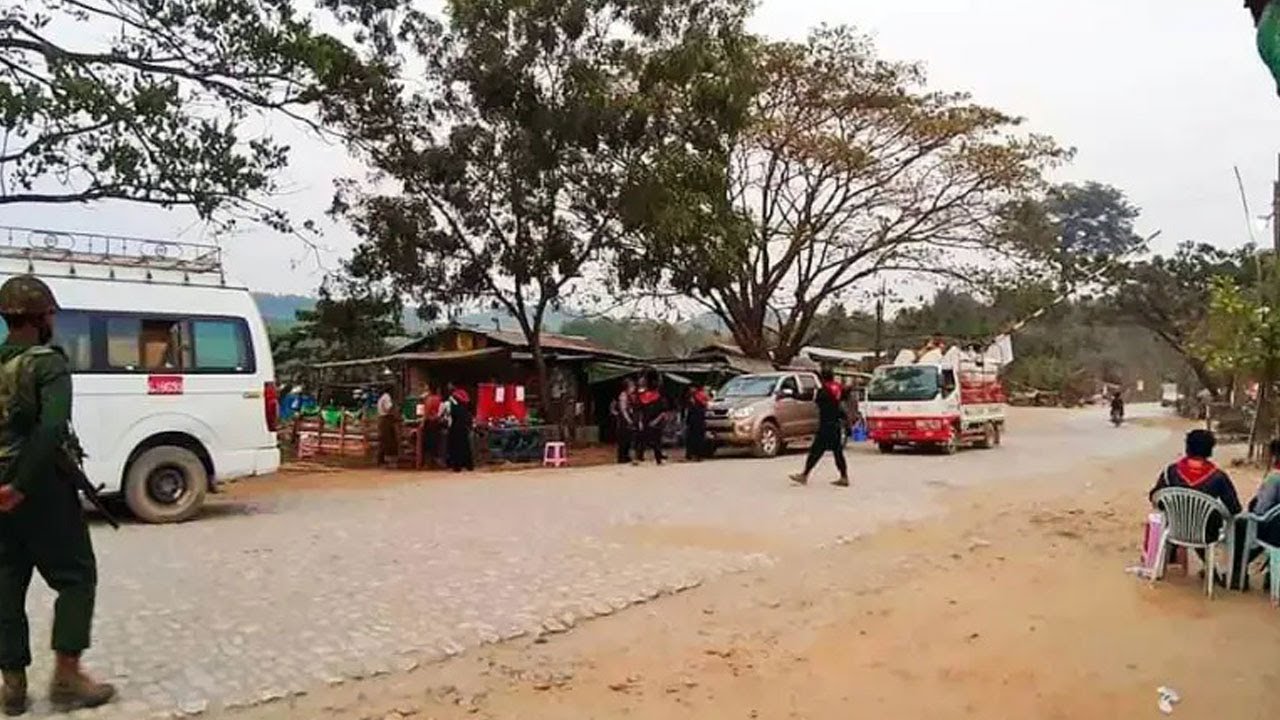 ဖားကန့်မြို့နယ်မှာ ခရစ်ယာန်ဓမ္မဆရာနဲ့ ကလေးနှစ်ဦးအပါအဝင် လူ ၃၀ ခန့် ဖမ