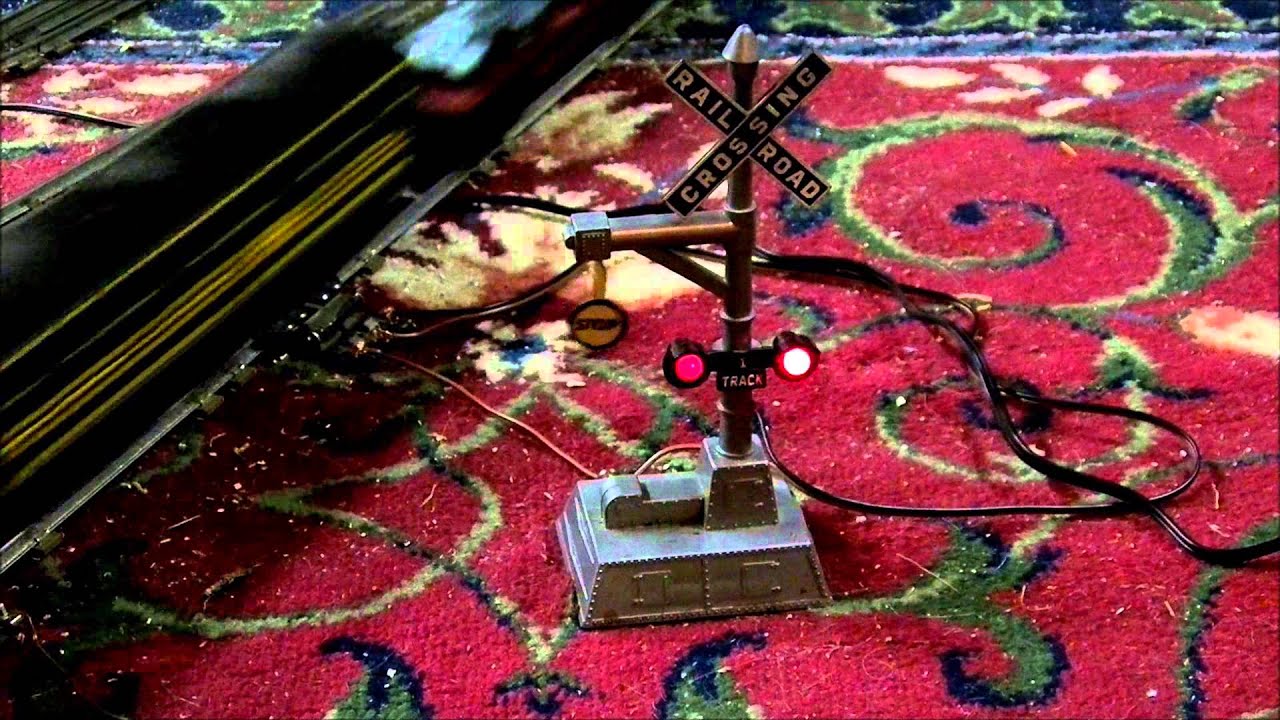 Marx #1426 twin light crossing flasher - YouTube