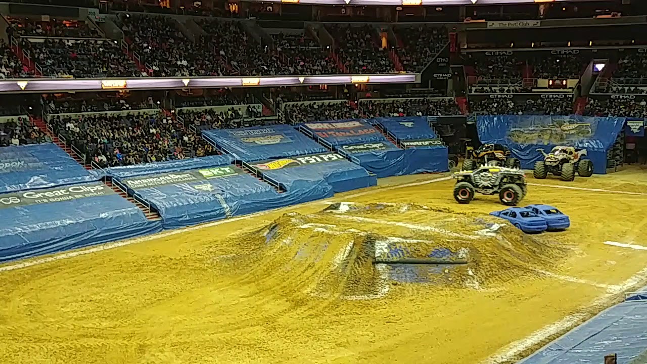 Monster Jam - DC - YouTube