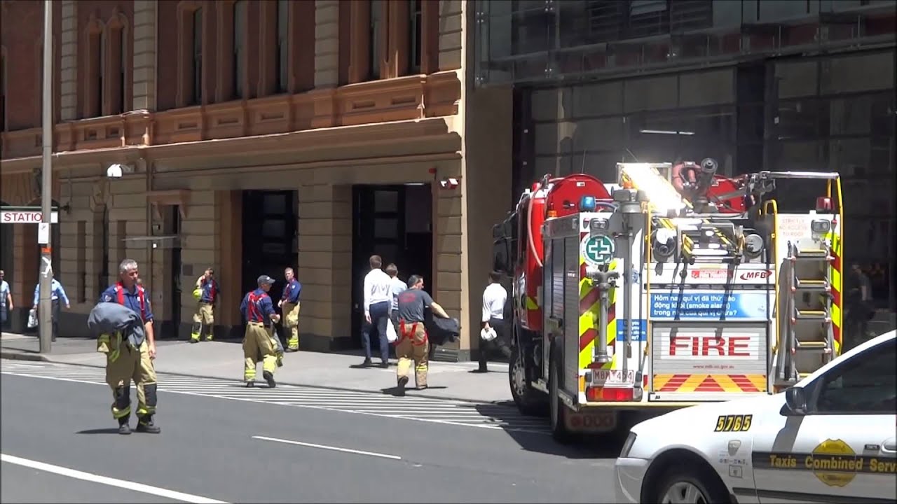 Melbourne MFB @ Sydney CoS - YouTube