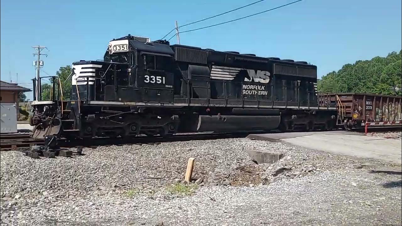 NS 3351 Ex CR SD40-2 leads NS T43 southbound - YouTube