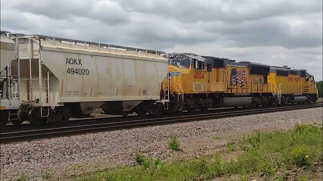 Union Pacific Local Train in Geneva, IL in the Morning. - YouTube