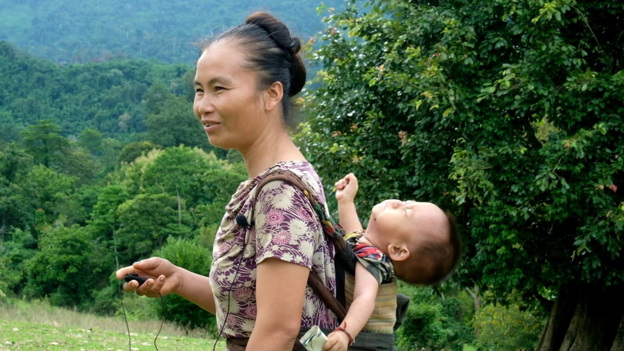 Choj yaj Hais kwv txhiaj rau tus niam laus nyob Luangphabang - YouTube