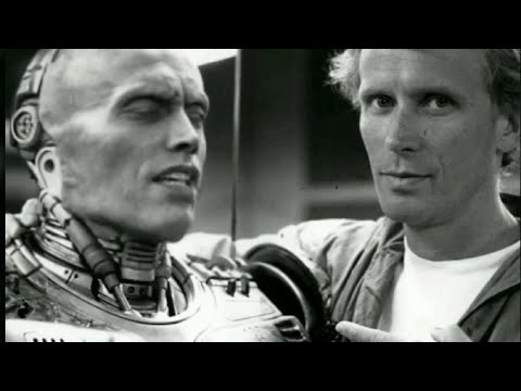 Alex Murphy e Peter Weller nos vocais - YouTube