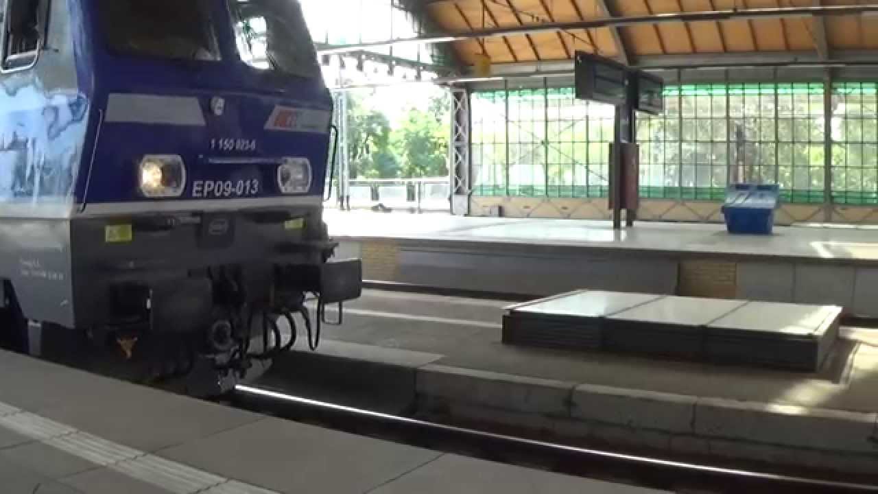 Podpinanie EP09-013 pod IC 83104 ŚWIATOWID na stacji Wrocław Główny ...
