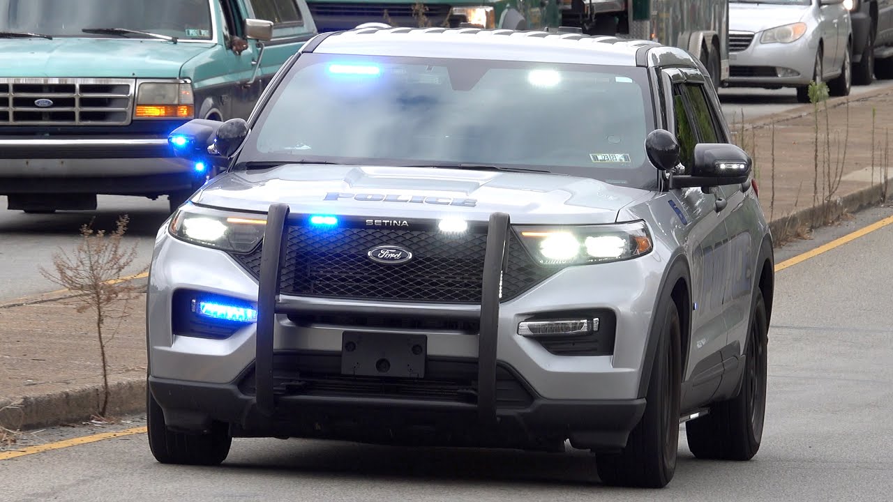 Trainer Police Department 86-6 Responding - YouTube