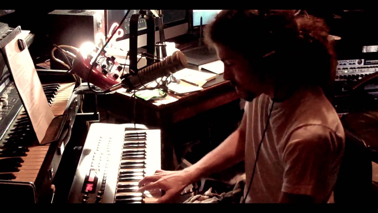 Vance Lambert performs "Hallelujah" (by Leonard Cohen) LIVE in studio ...