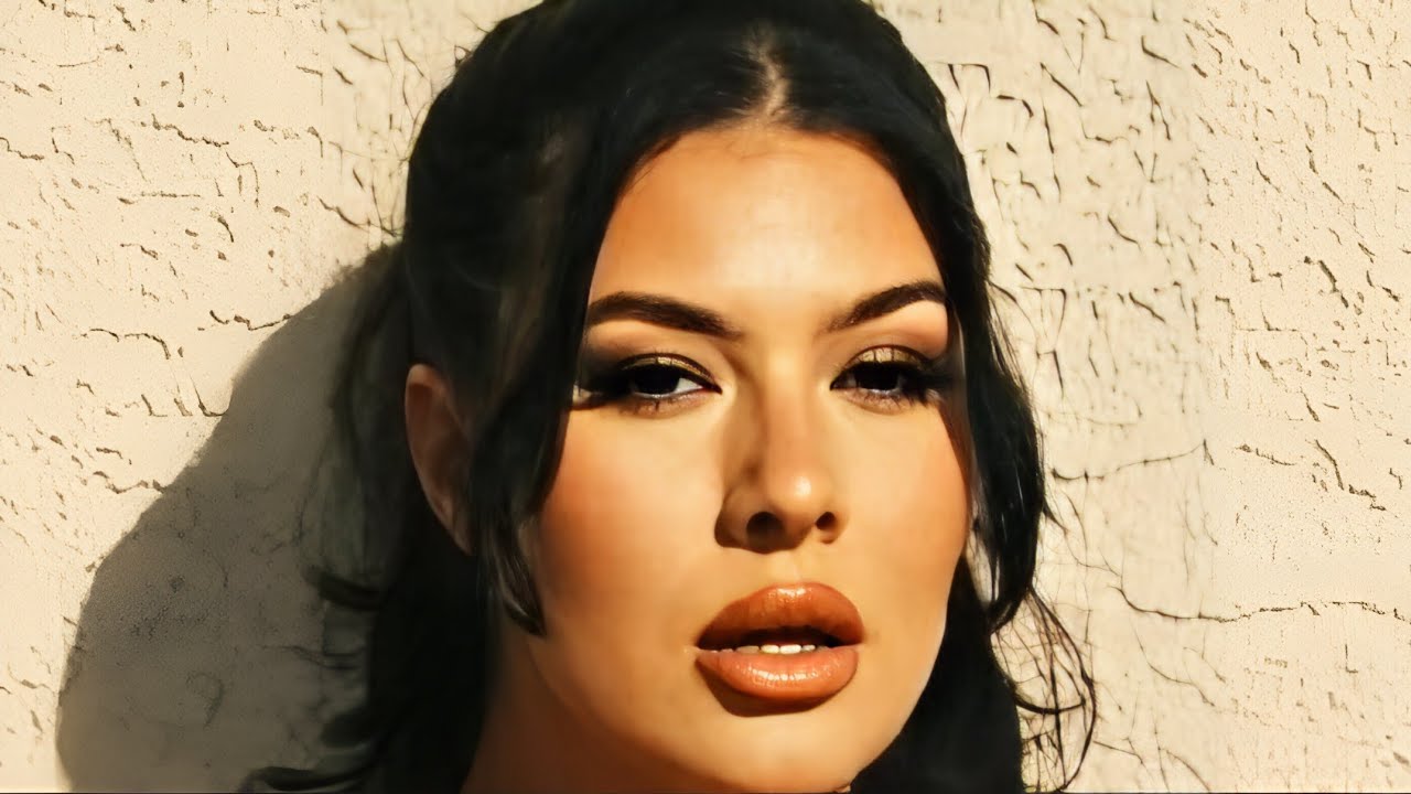 Joeline Sousaa: Brazilian Plus Size Model, Fashion Model, Biography ...