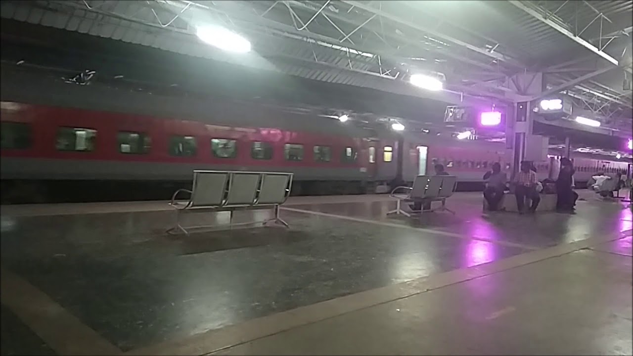 THE Prestigious PANDIAN EXPRESS with modern LHB Coaches Departs MADURAI ...