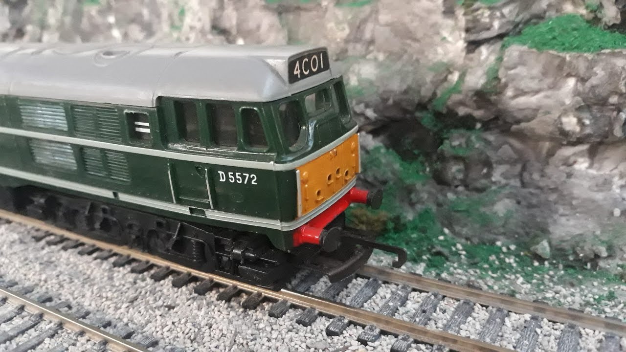Hornby / Triang R357 Class 31 - YouTube