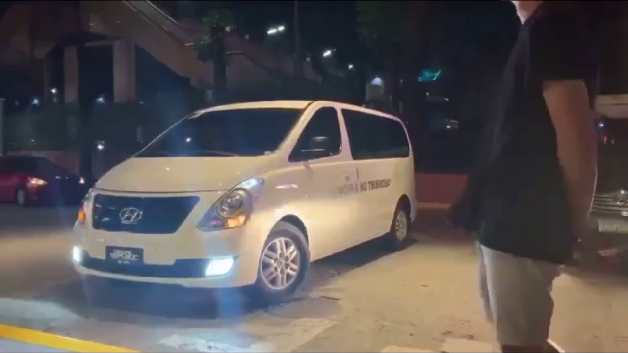 Puting Van na Nangunguha ng Marites - YouTube