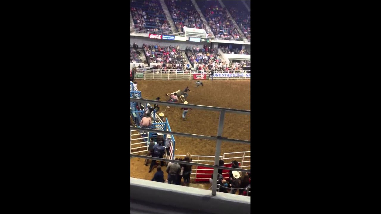 Man gets flipped by bull - YouTube