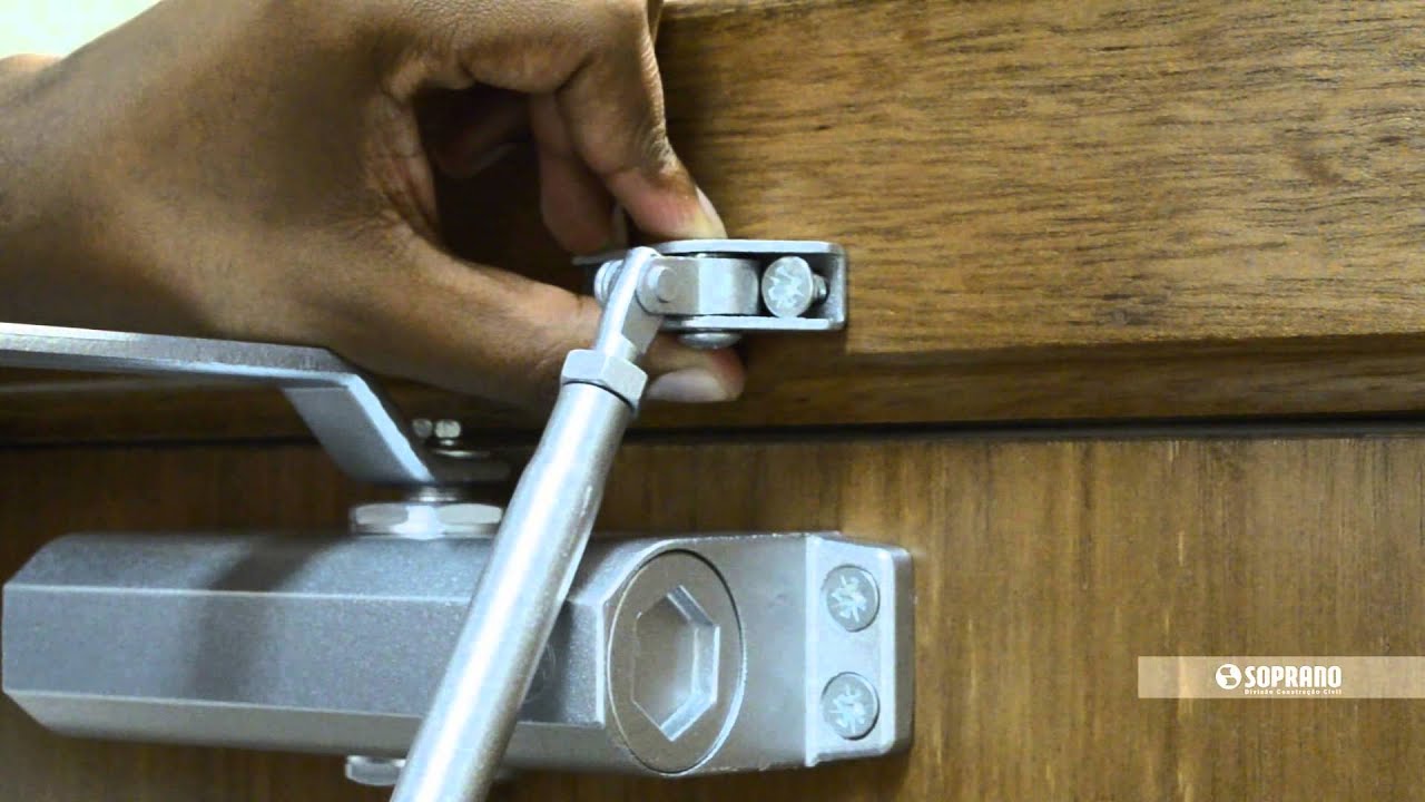 Como instalar Mola Aérea em porta de madeira | Soprano Fechaduras e ...